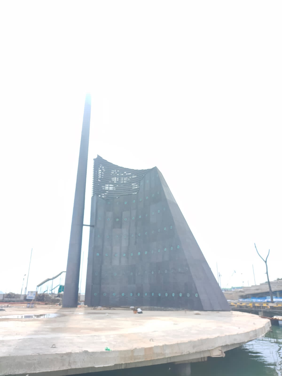 » Building Monumental Labuan Bajo, Sulawesi