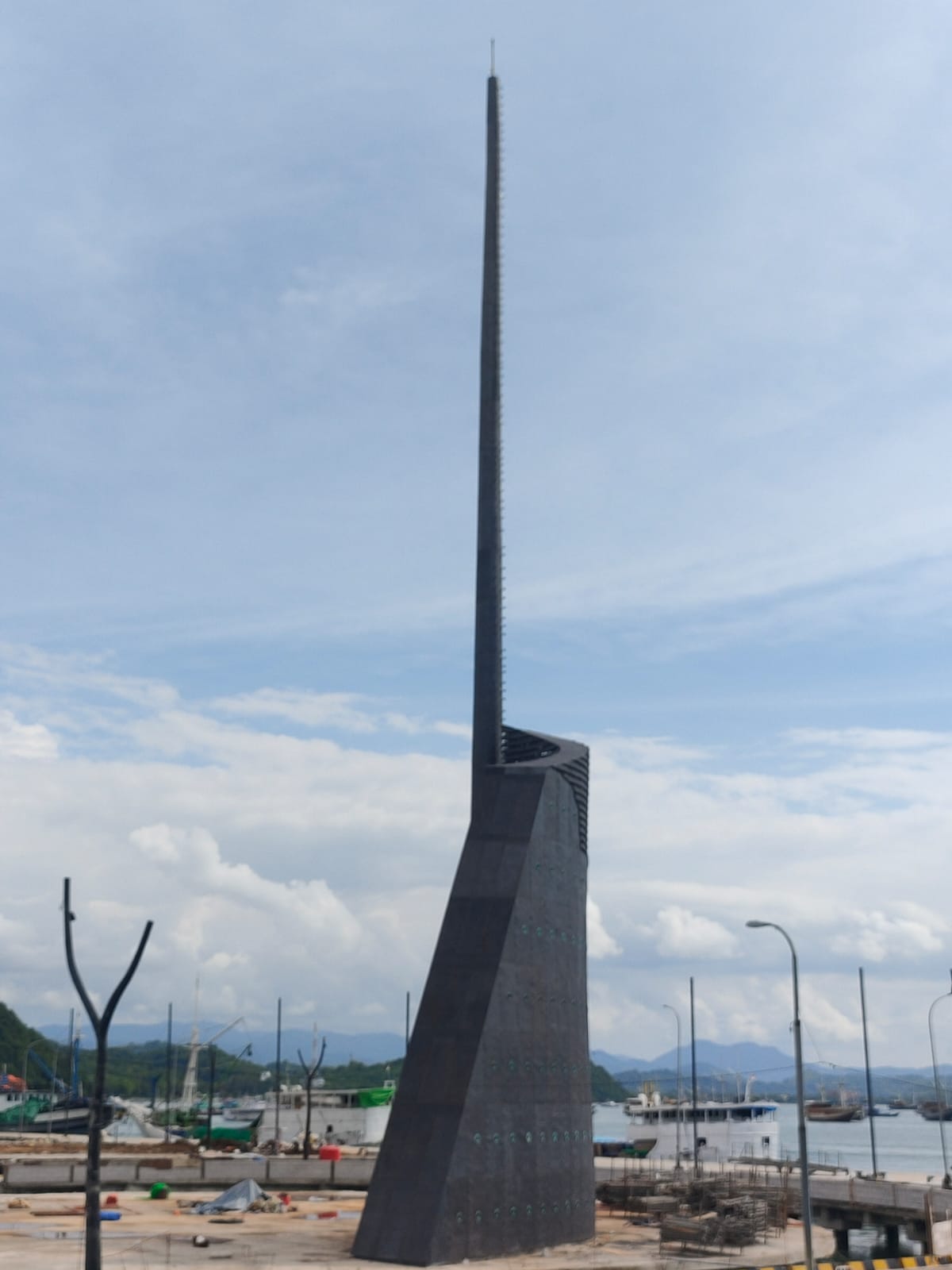» Building Monumental Labuan Bajo, Sulawesi